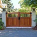 12 Charming Wooden Driveway Gate Ideas for a Welcoming Entrance
